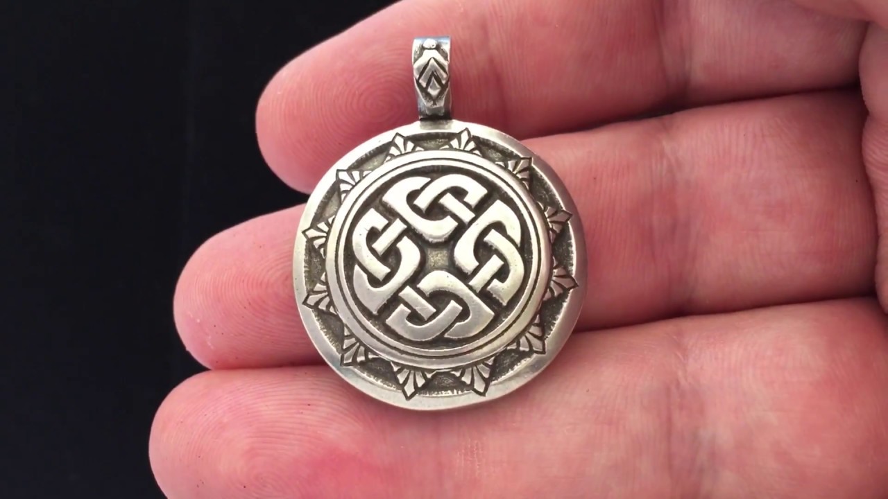 Shield Knot Pendant – Celtic Traditions
