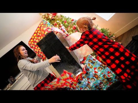 Christmas Morning OPENING PRESENTS!! (christmas special with the game master)