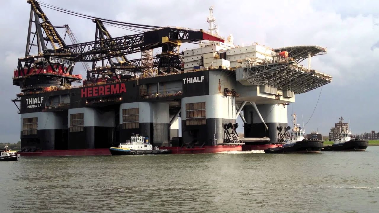 Heerema Thialf passing Maassluis