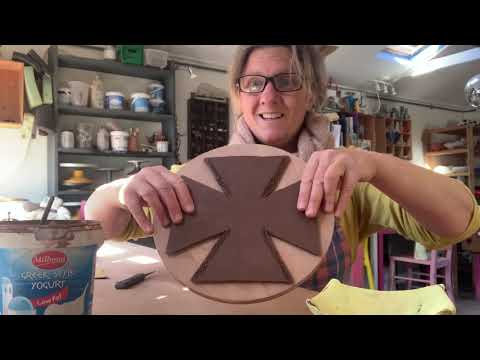 How to make a slab pot using 1 continuous slab - Home Pottery School - Lockdown learning