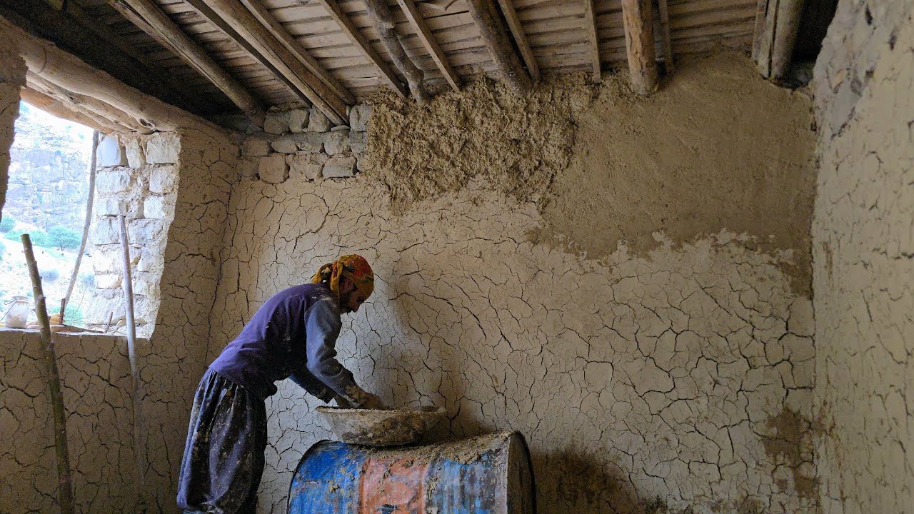 Nomadic life by the wild river: making mud shelter walls