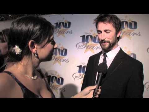Noah Wyle from ER and Falling Skies interviewed by Zoe Hewitt at 2011 Oscars
