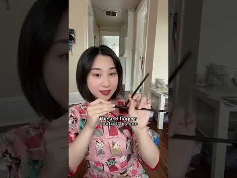 Chopsticks tutorial! Isn’t that easy? #chinese #mandarin #china #中文 #chopsticks #tutorial