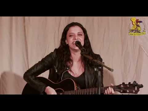 Six Feet Deep - Lanie Gardner - Testo | Testi e Traduzioni