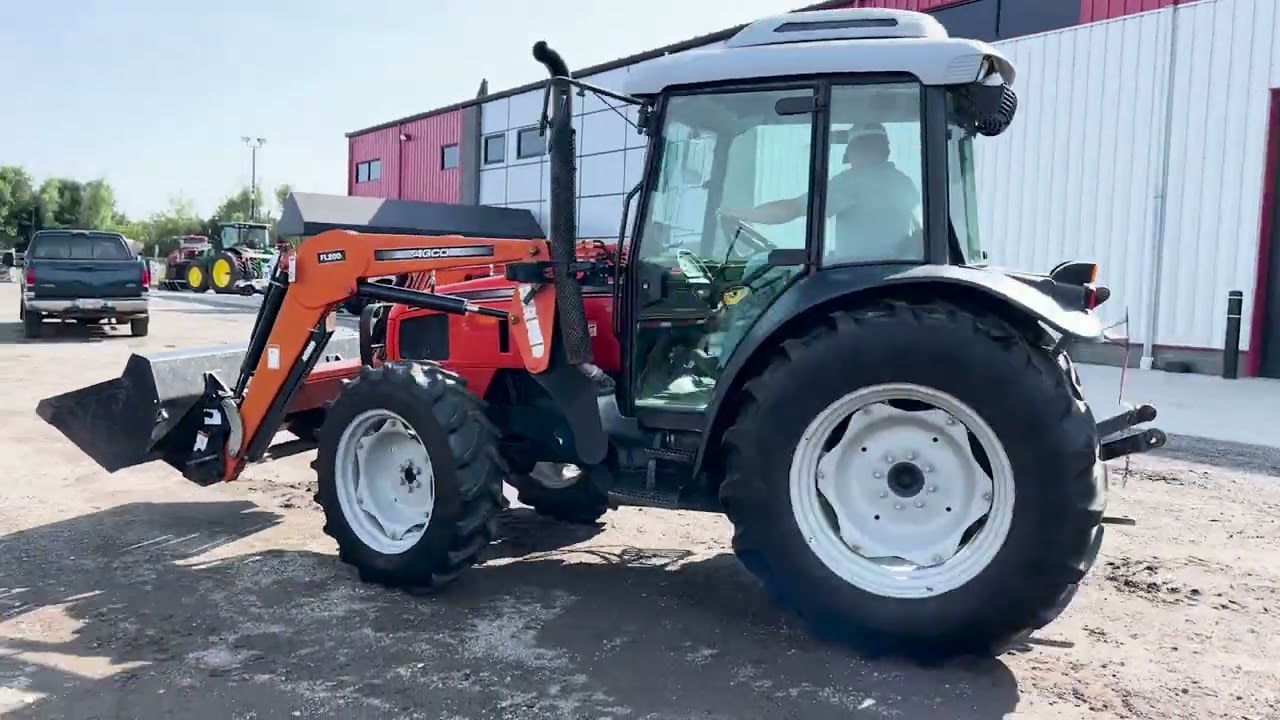 AgCo GT 65 4WD Tractor